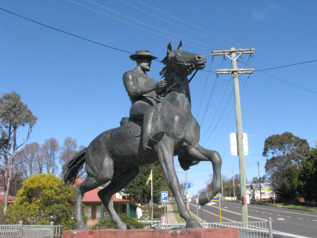 03 - Thunderbolt's statue. - INSPIRING MAX